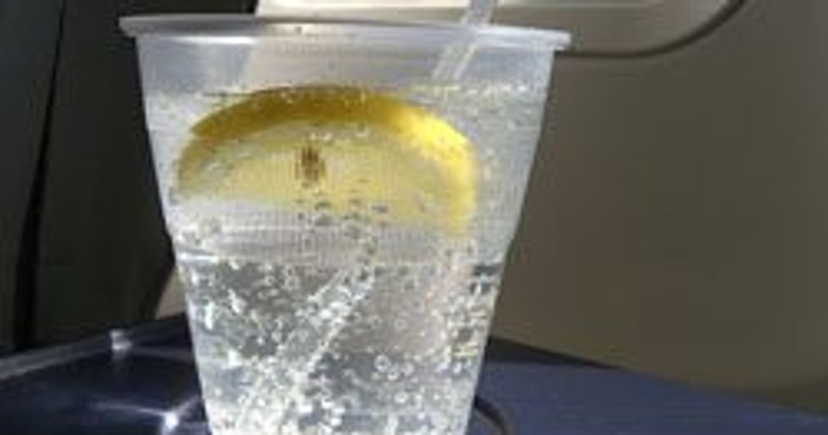 Airlines get into cocktail making, tattooing food, foodies vs ...