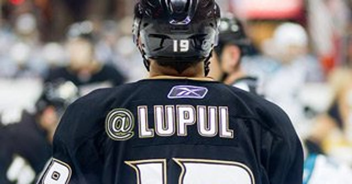 He shoots, he tweets! A look at the four best Twitter users on the ...