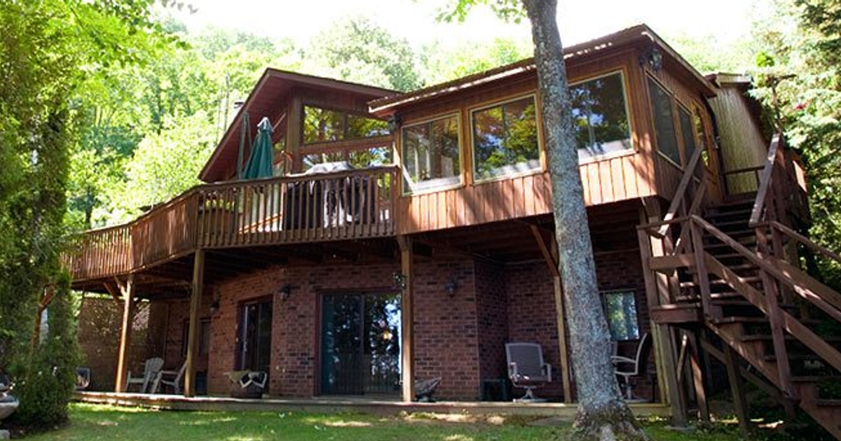 Cottage of the Week: $600,000 for a lakefront cabin with a wraparound ...
