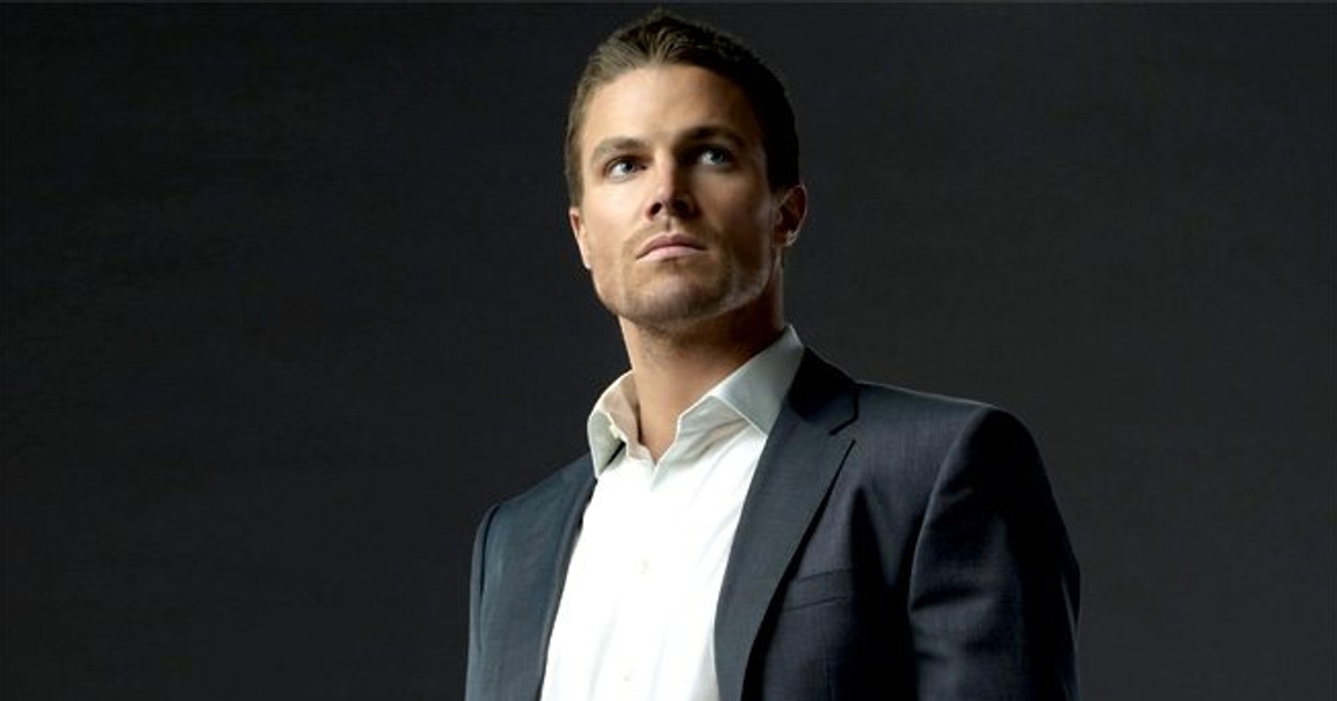 Spotlight: Stephen Amell stars as a seriously ripped superhero in Arrow ...