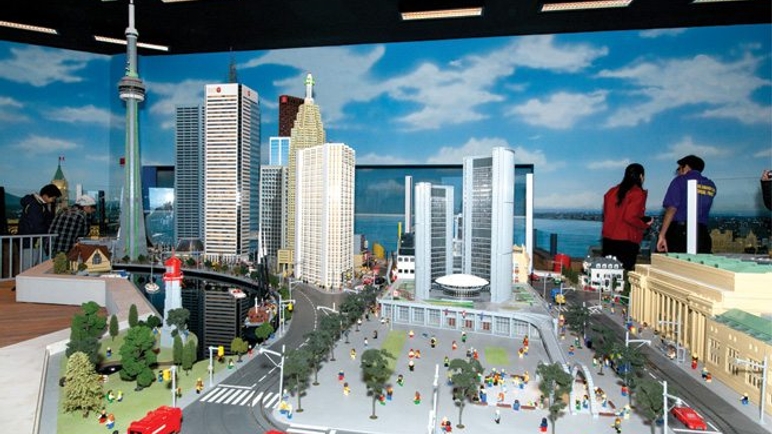 How a TTC streetcar driver custom-built a massive Toronto-themed Lego ...