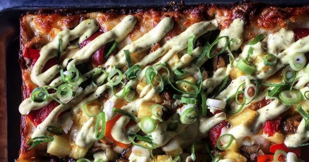 11 of Toronto's most preposterous pizzas with over-the-top toppings ...