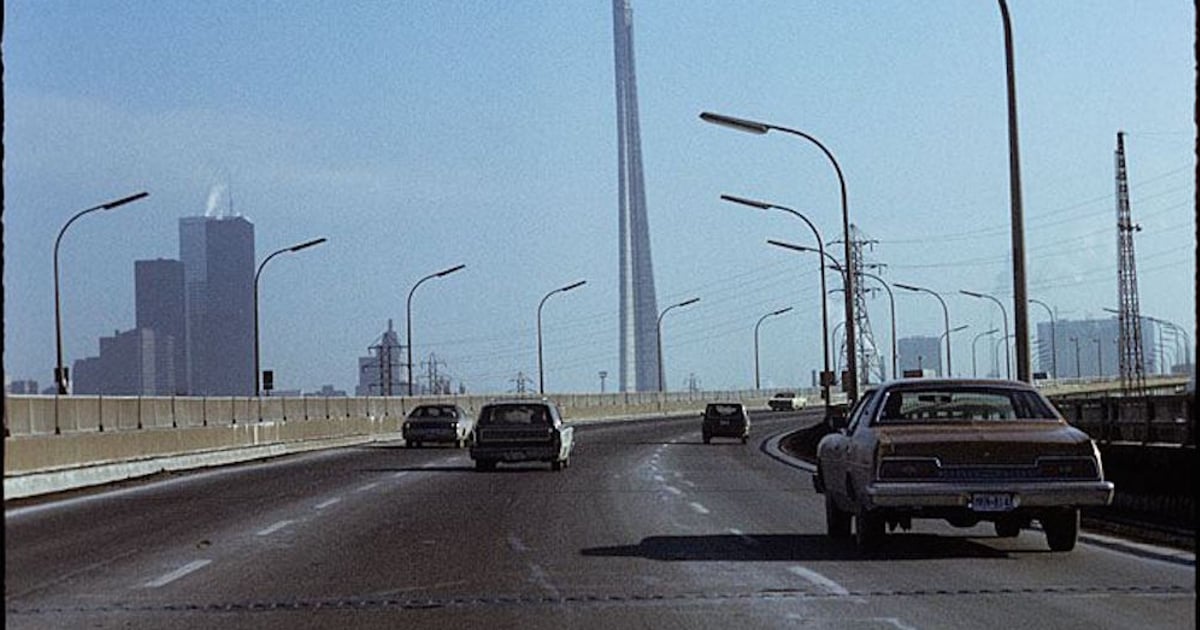 Twelve amazing photos of the CN Tower being built - Toronto Life