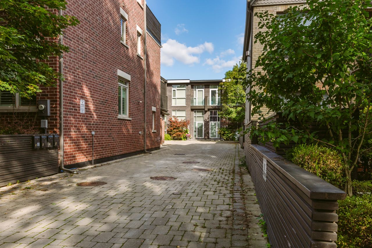 Condo of the Week: $1.25 million for a sun-filled Parkdale townhouse ...
