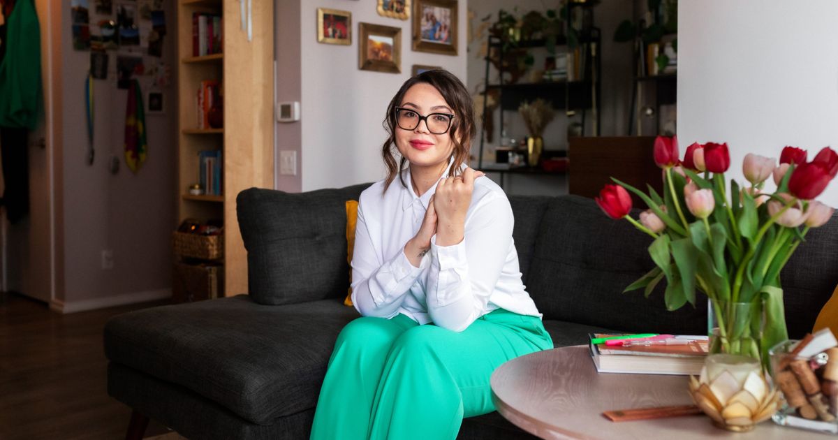 This financial analyst makes up to $115,000 a year. How does she spend ...