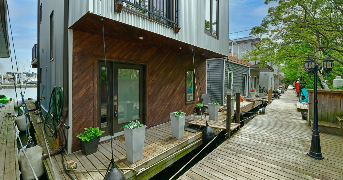 Surreal Estate: There are only 25 floating homes in Ontario. This one ...