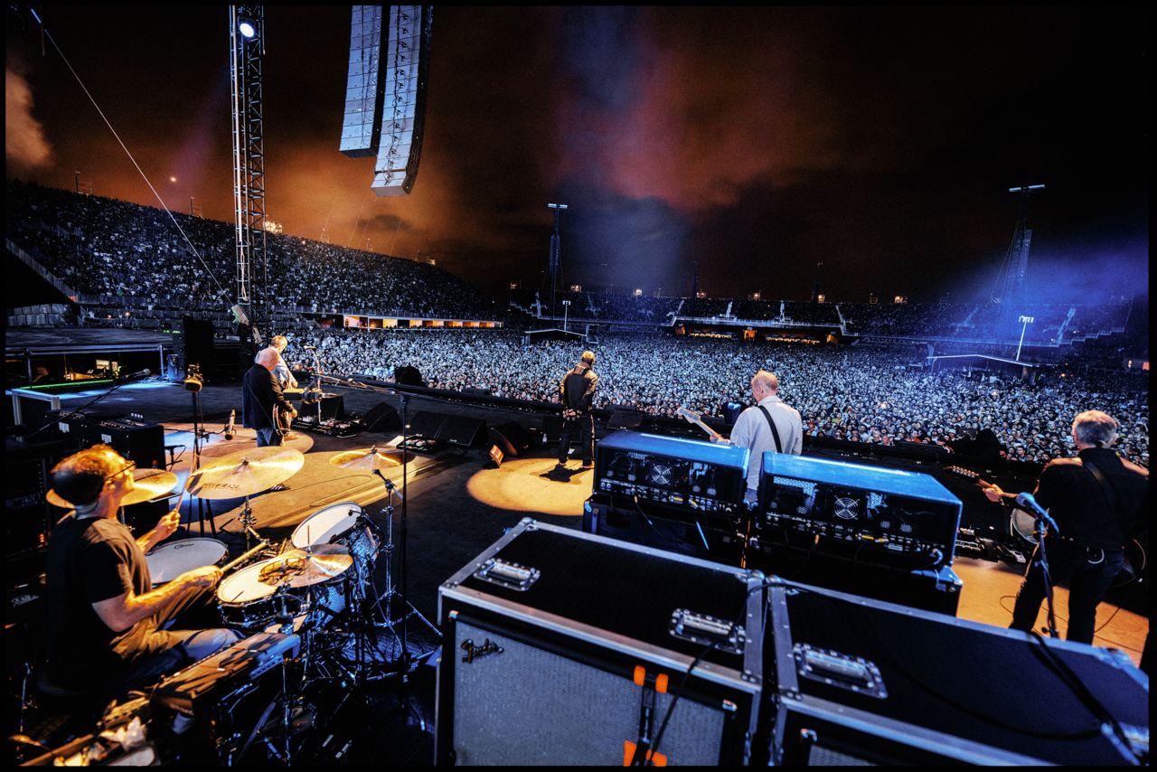 Oasis at Rogers Stadium, reviewed: "Wonderwall," bucket hats and light ...