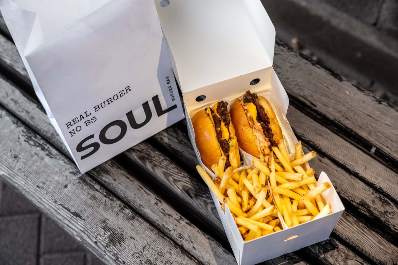 A smash burger spot inspired by In-N-Out is coming to Mississauga ...
