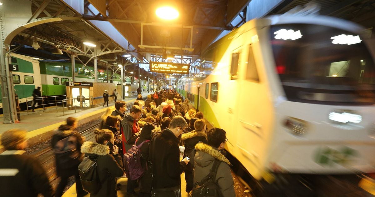 A GO train stuck near Union is causing chaos for commuters this morning ...