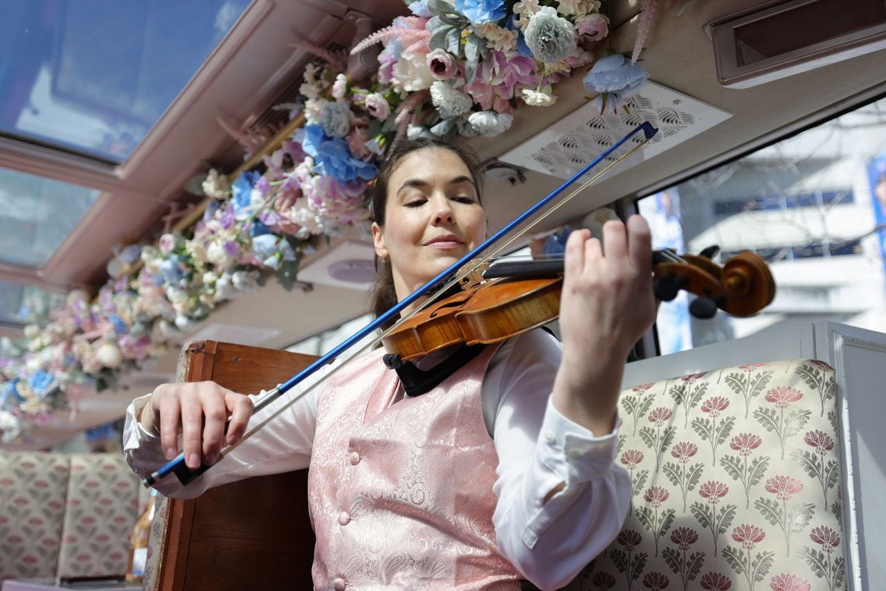 Now you can have afternoon tea on a (moving!) double-decker bus in ...